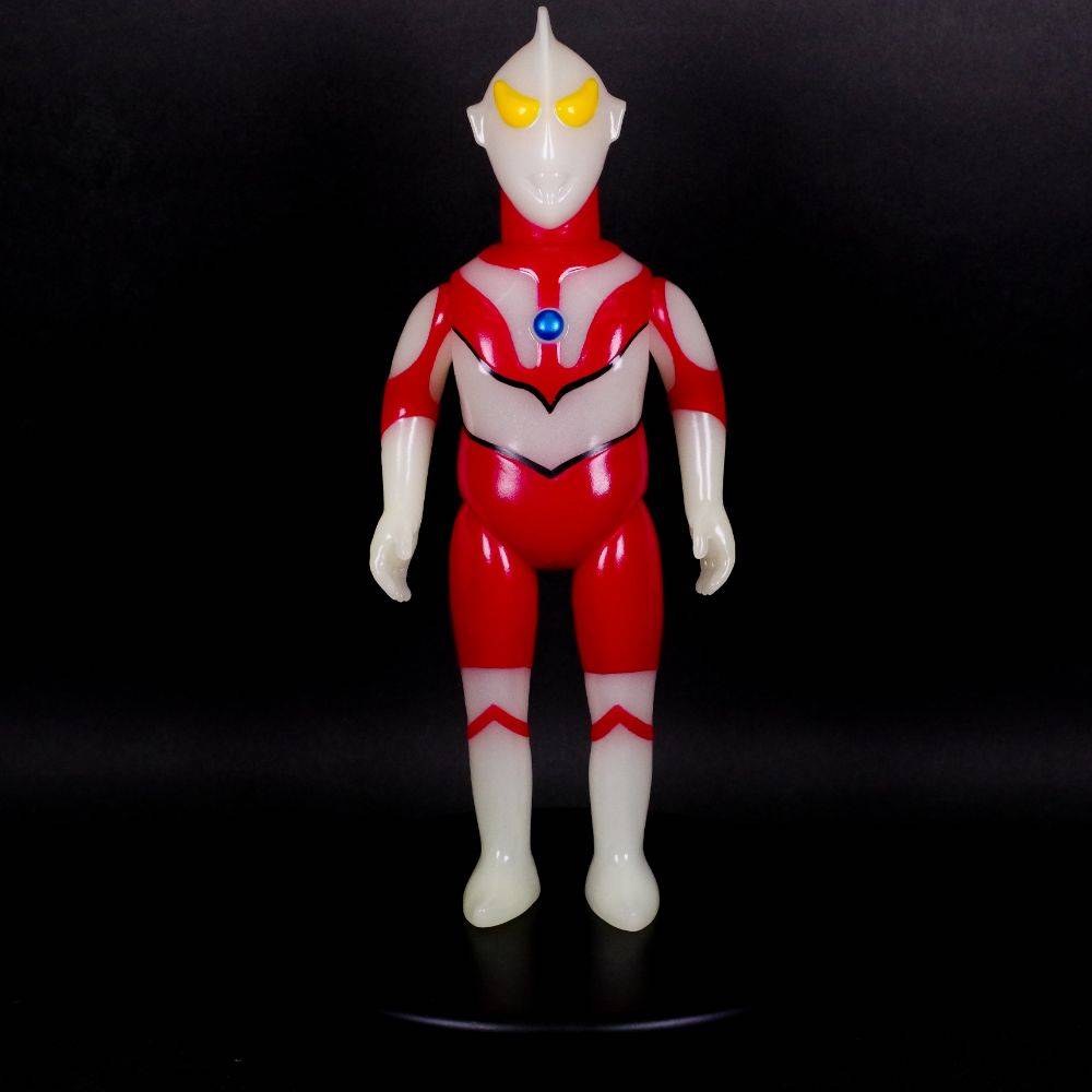 Ultra Kaiju Re-Edit Series: Ultraman - Fake Ultraman (Glow in the Dark ...