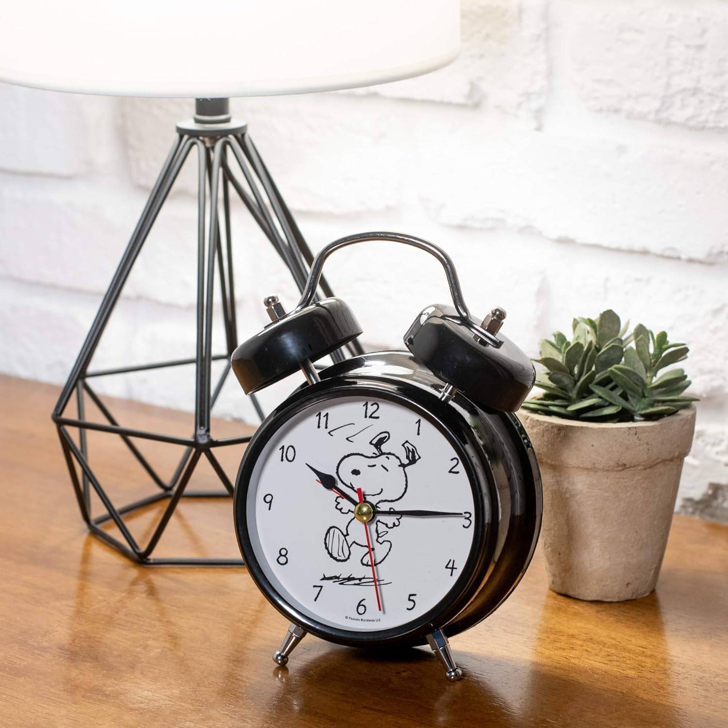 Peanuts: Snoopy Wacky Waker Bedside Alarm Sound Clock [Mark Feldstein] - Nin-Nin-Game.com